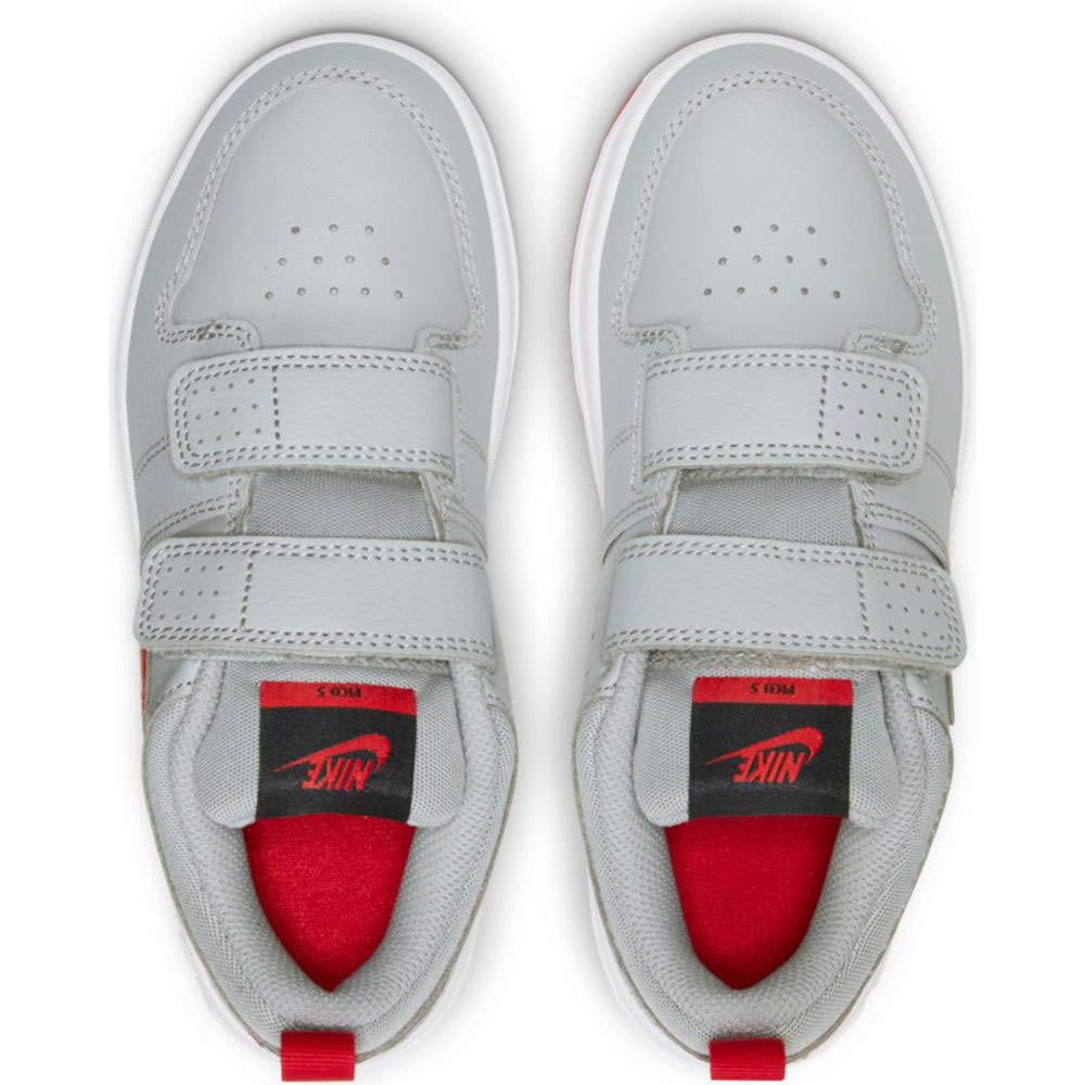Nike Pico 5 Psv EU 28 Lt Smoke Grey / University Red - Zapatillas Deporte